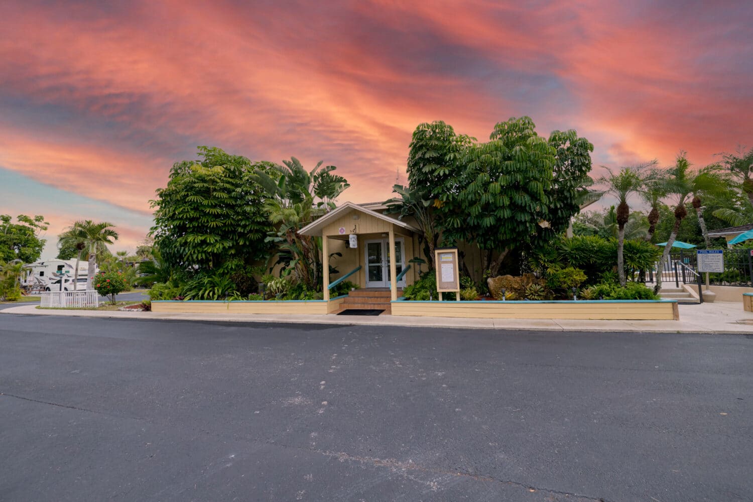 Northtide Naples RV Resort (55+) - Pictures, Features & Amenities ...