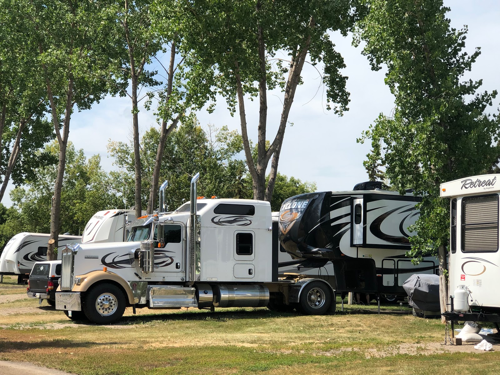 Meadowlark Campground - Pictures, Features & Amenities | RVezy Campgrounds