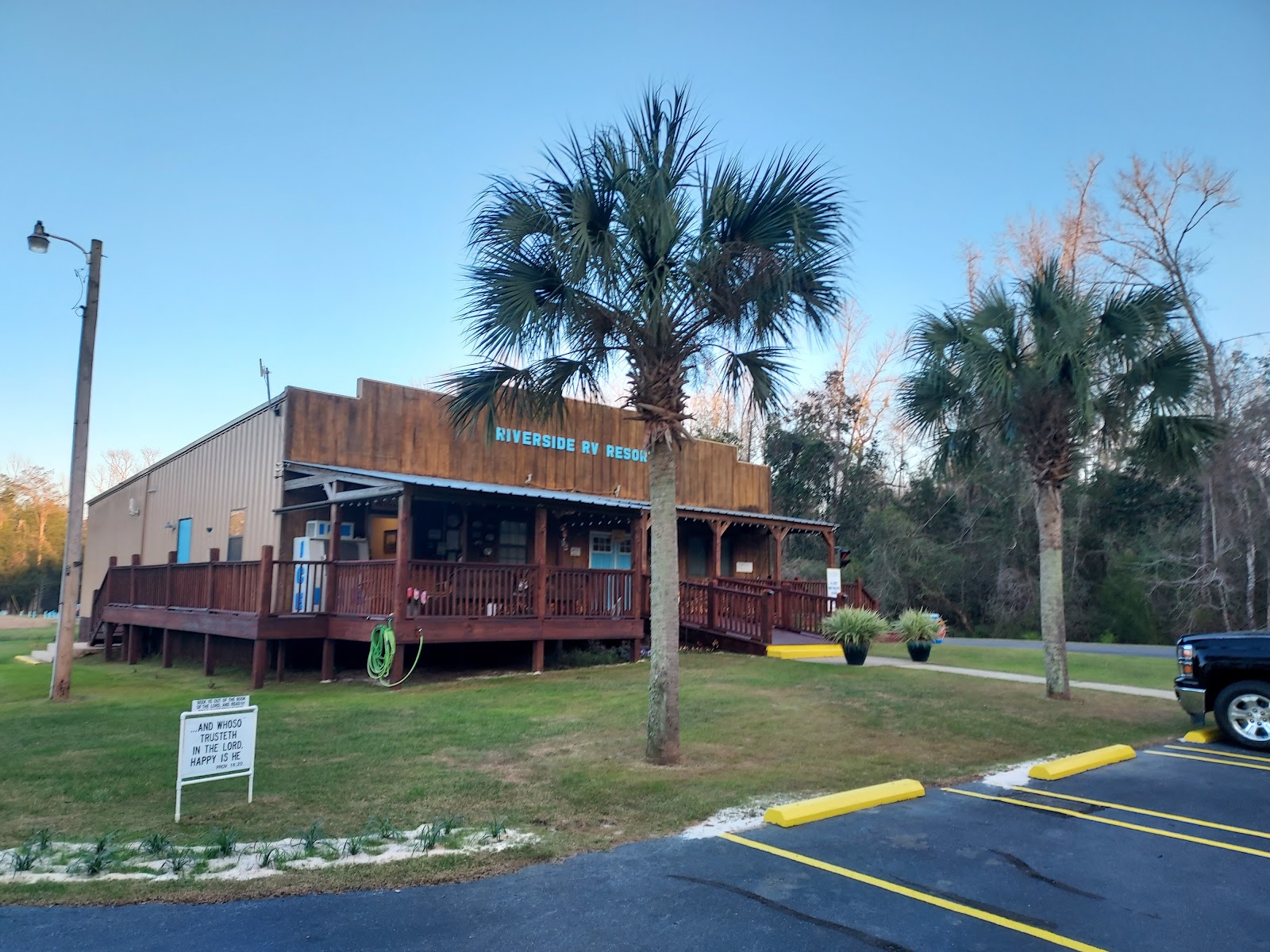 Riverside RV Resort - Pictures, Features & Amenities | RVezy Campgrounds